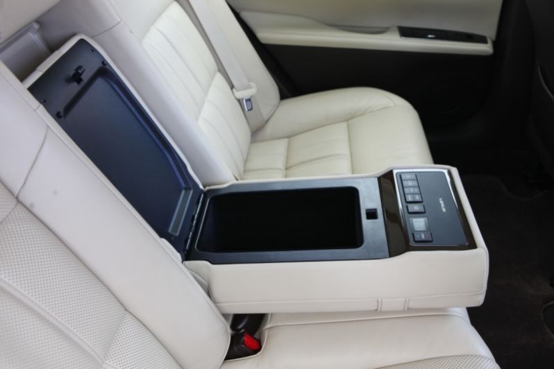 Lexus ES 300h – First Drive Review – Car India