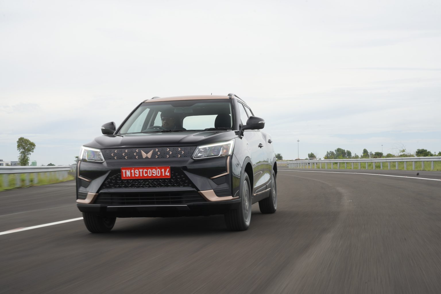 Mahindra XUV 400 EV All You Need to know – Car India